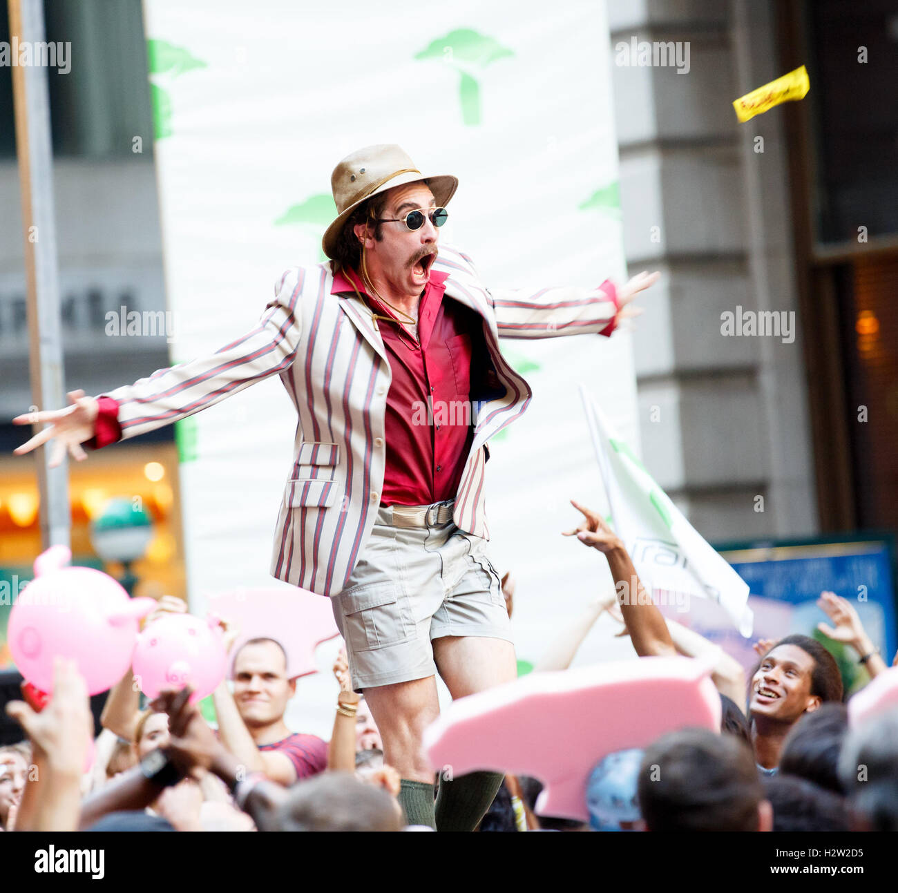 Jake Gyllenhaal on the set of the movie 'Okja' in New York Featuring ...