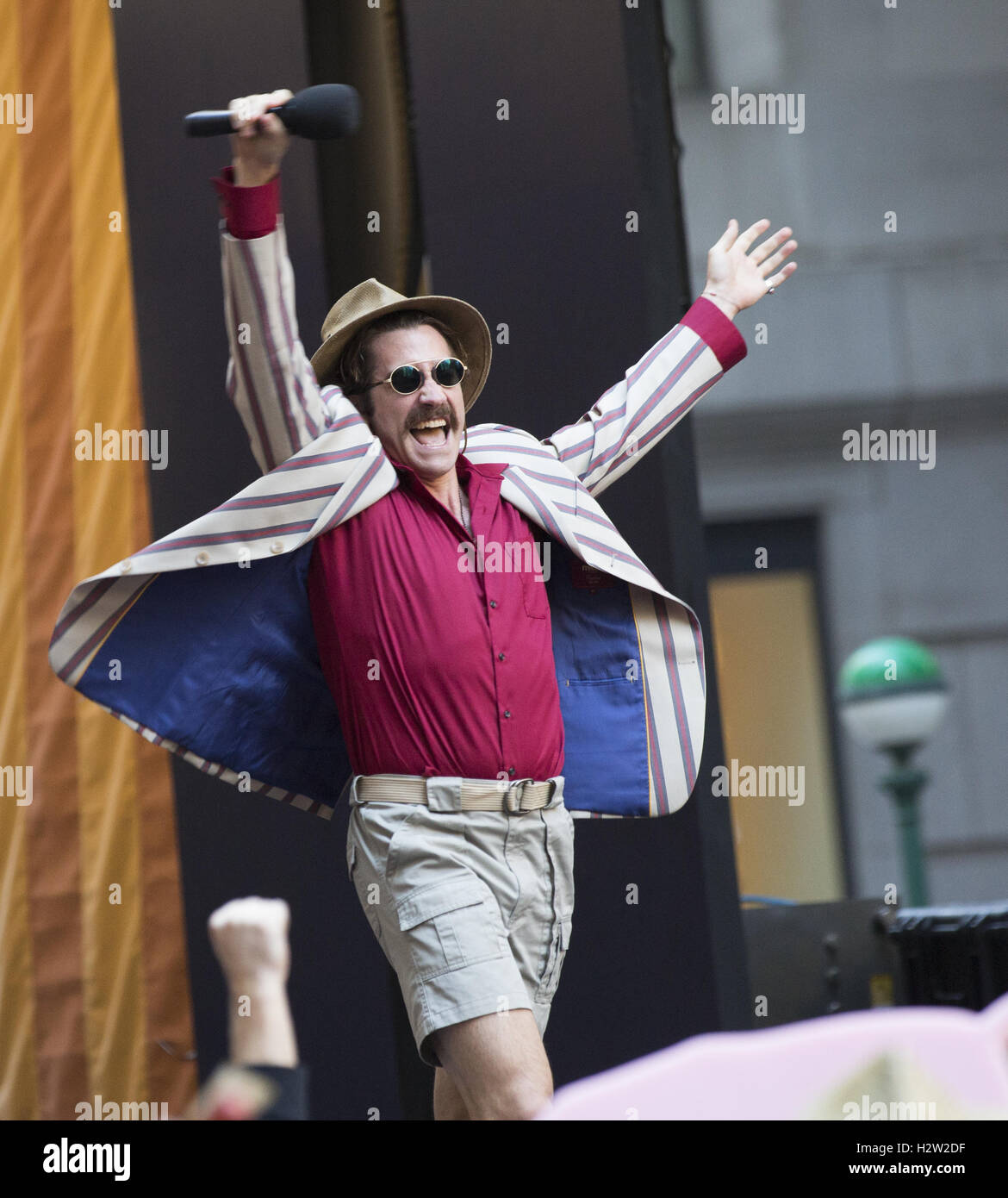 Jake Gyllenhaal on the set of the movie 'Okja' in New York Featuring ...