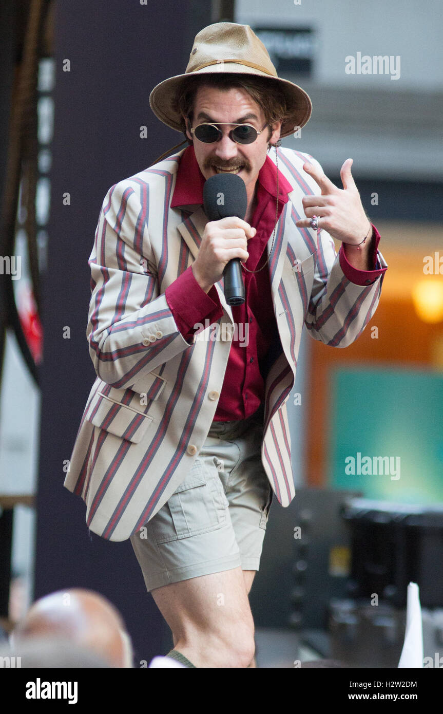 Jake Gyllenhaal on the set of the movie 'Okja' in New York Featuring ...