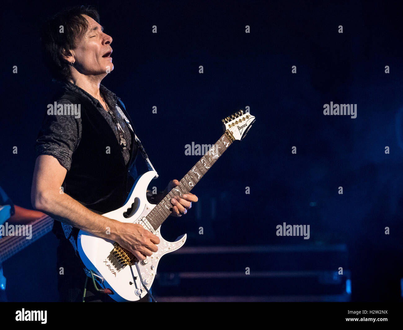 Steve Vai performing live in Grande Auditorio at Centro Cultural de ...