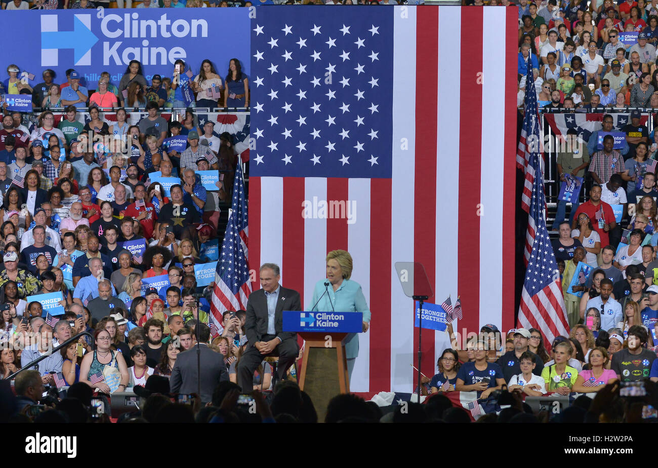Democratic presidential candidate Hillary Clinton and recently declared ...