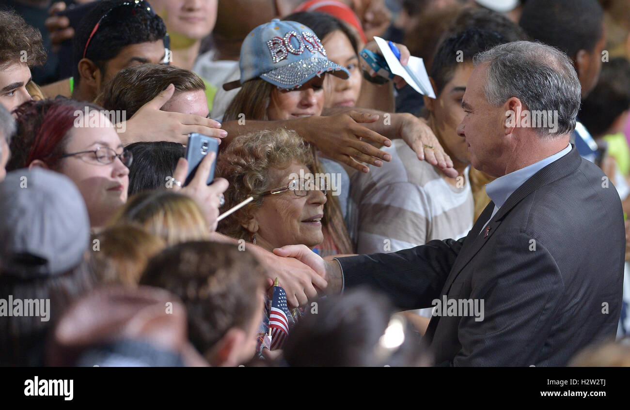 Democratic presidential candidate Hillary Clinton and recently declared ...