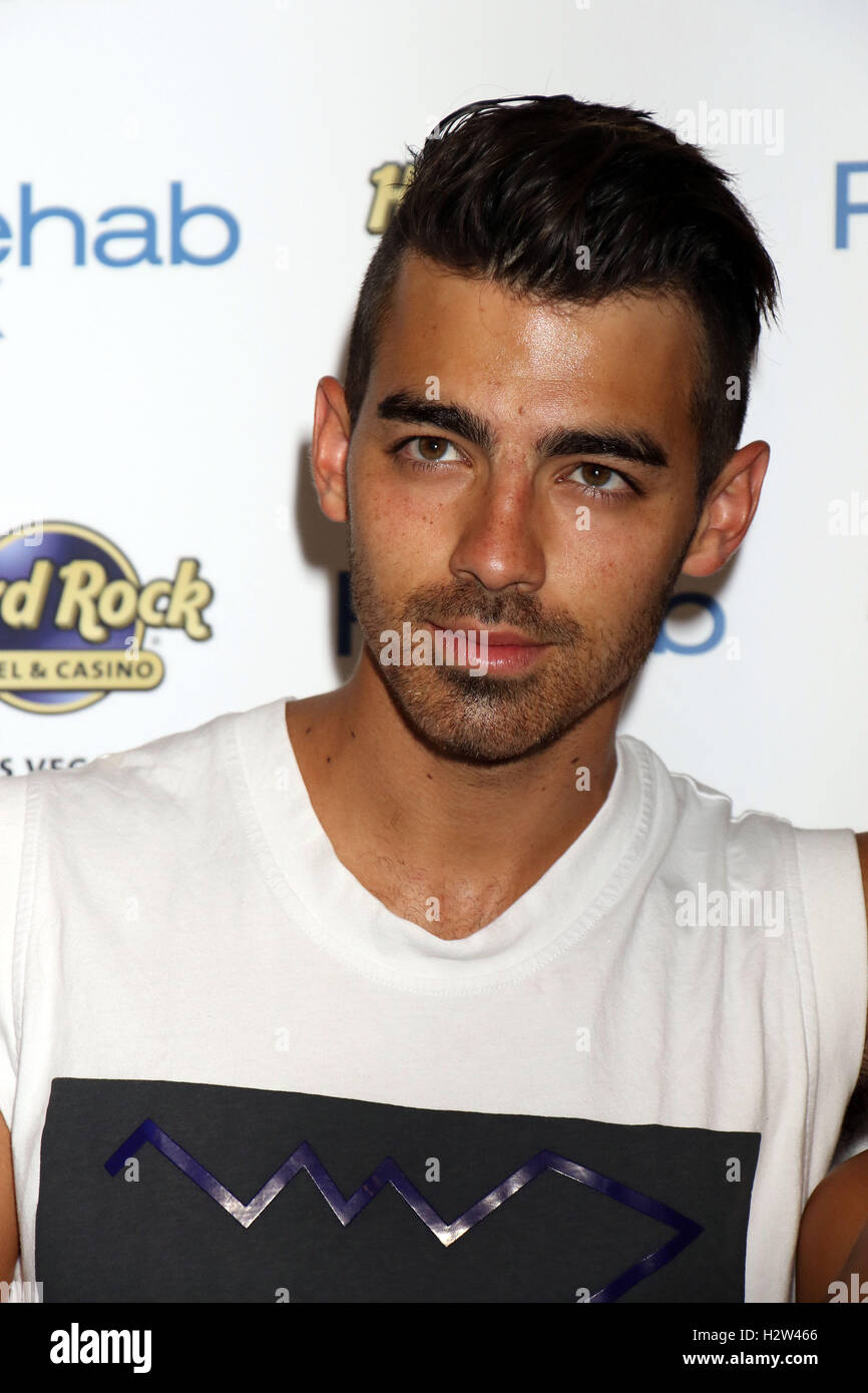 New funk-pop band DNCE arrives to host an explosive performance at ...