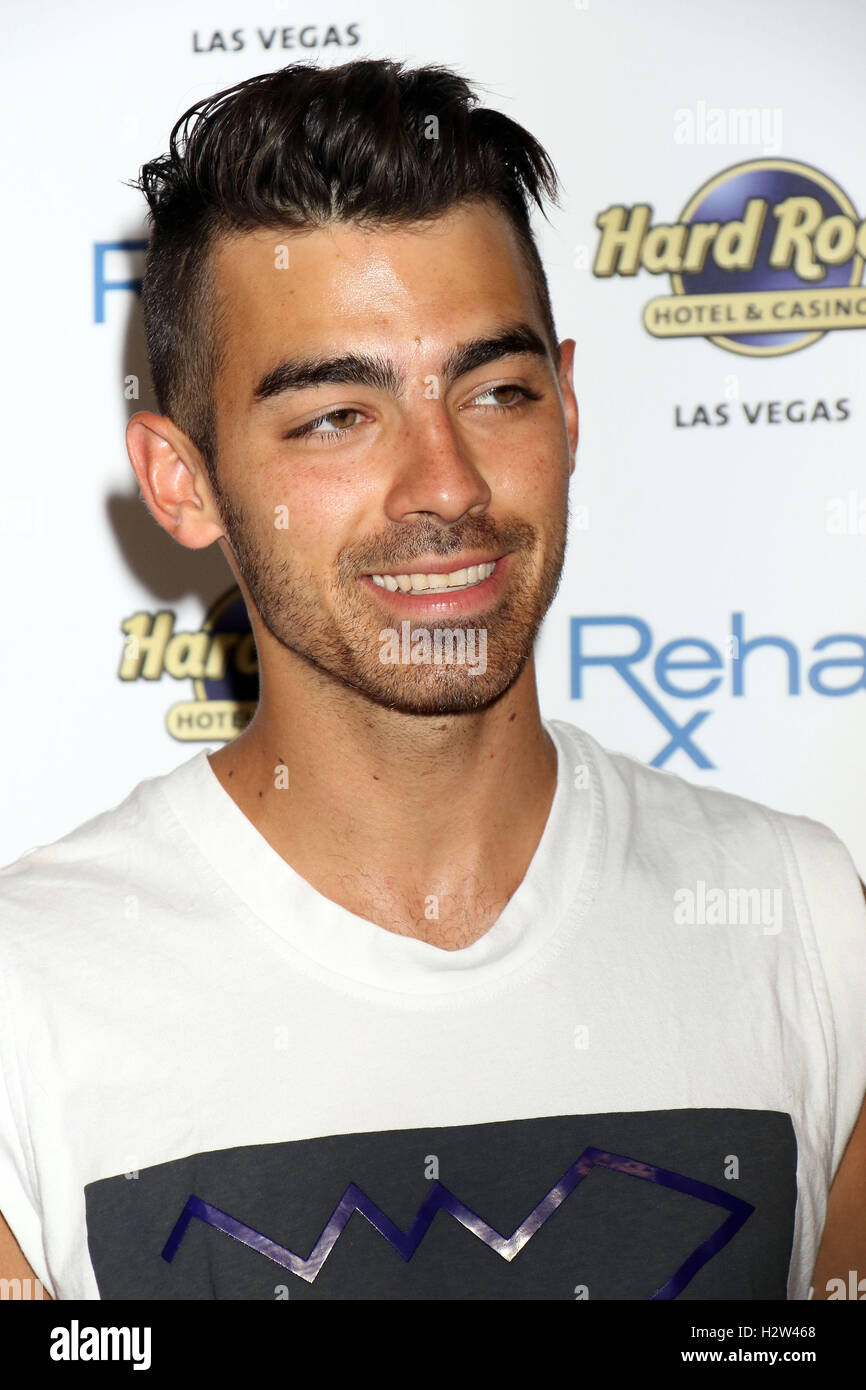 New funk-pop band DNCE arrives to host an explosive performance at ...