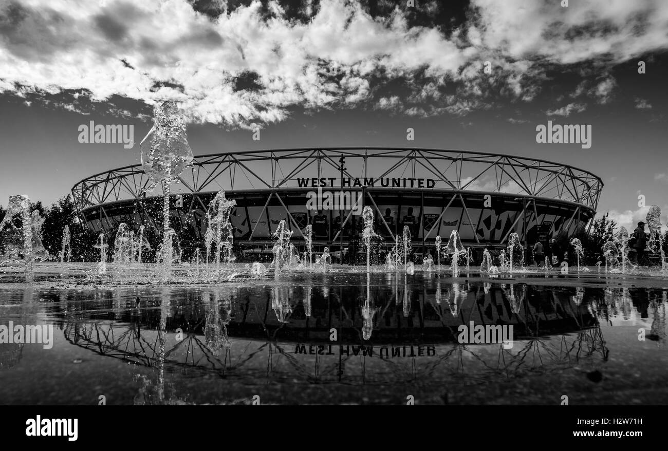 General view of the stadium before the Premier League match at London ...