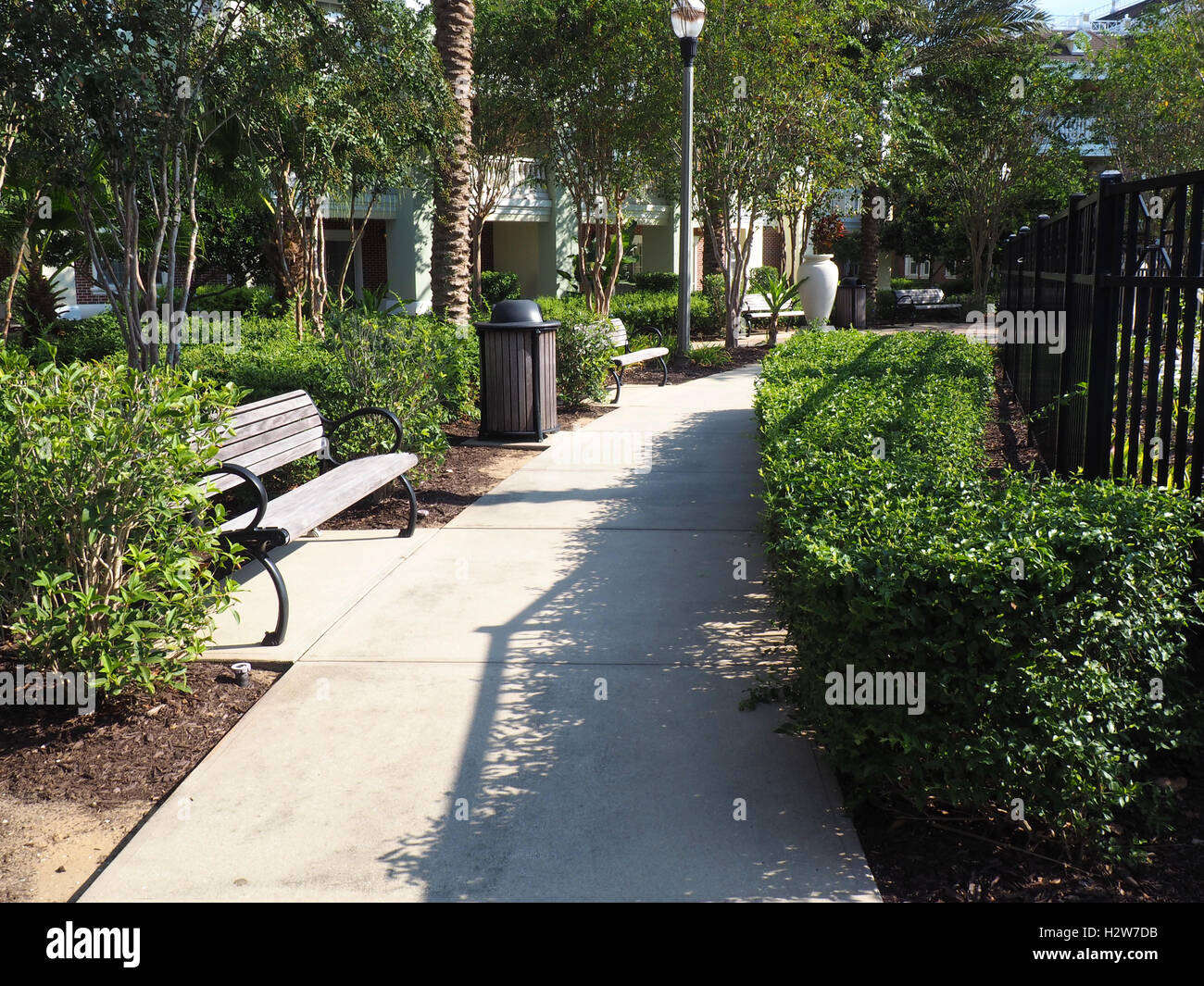 Curved wooden walkway hi-res stock photography and images - Alamy