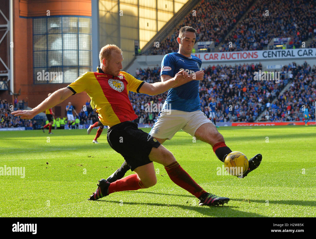 Rangers' Lee Wallace challenges Patrick Thistle's Ziggy Gordon of ...