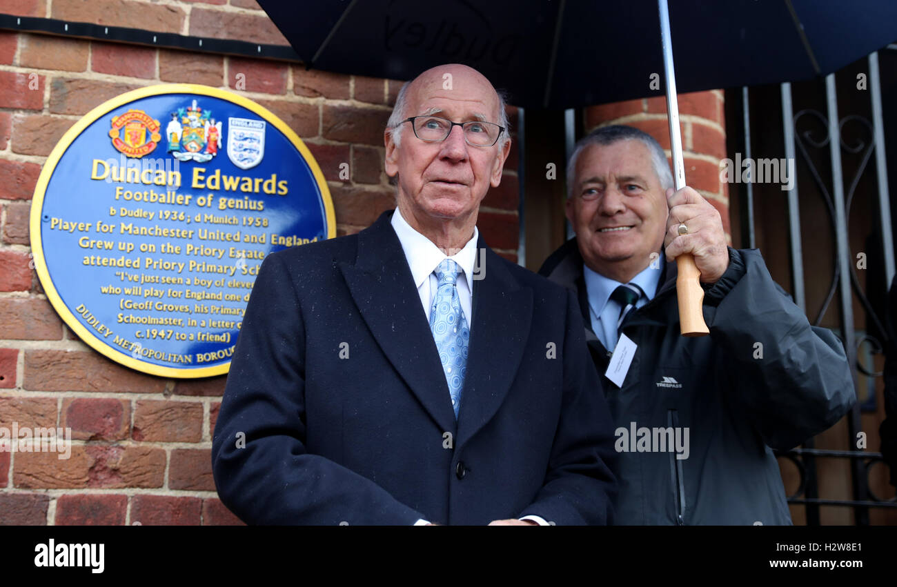 Sir Bobby Charlton unveils a tribute to Duncan Edwards at Priory Park ...