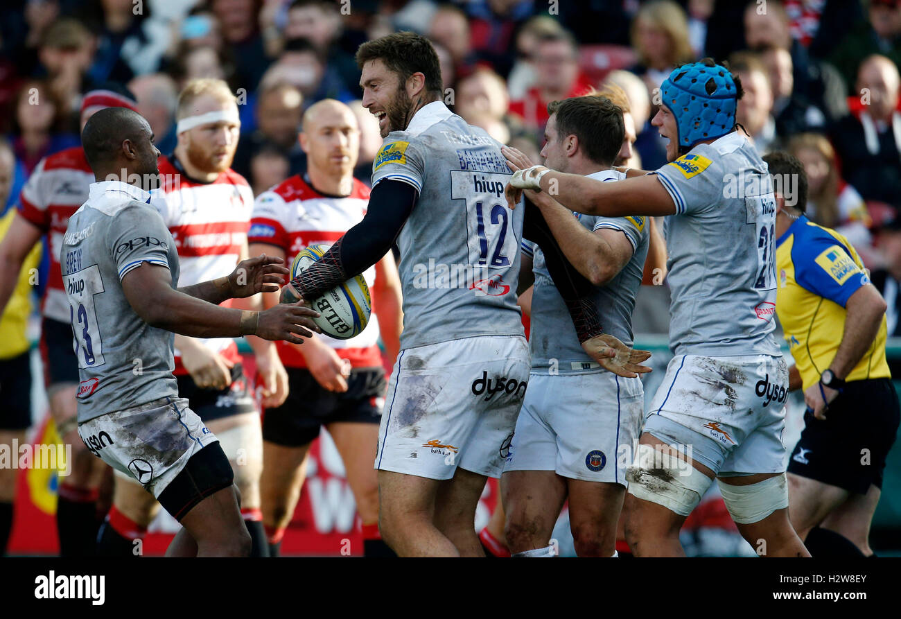 Bath's Matt Banahan (second left) celebrates scoring their second try ...