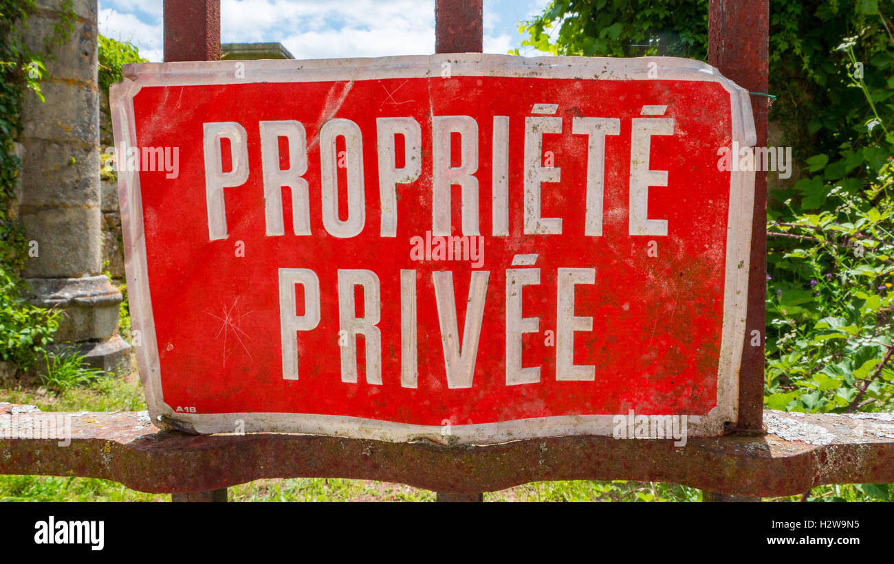 Propriete privee sign in france hi-res stock photography and images - Alamy