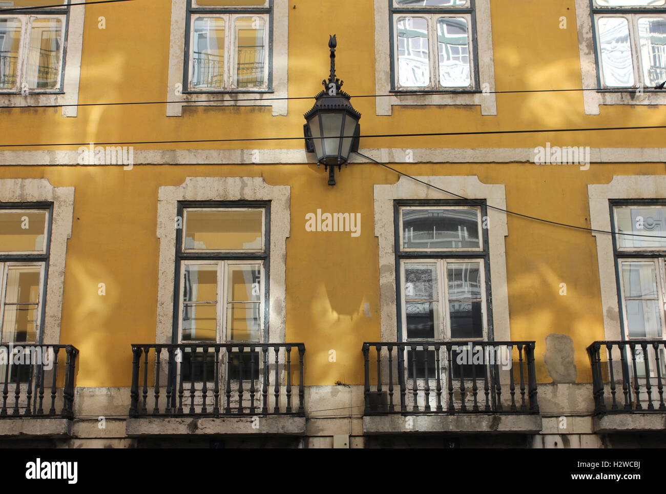 Edificio lisboa hi-res stock photography and images - Alamy