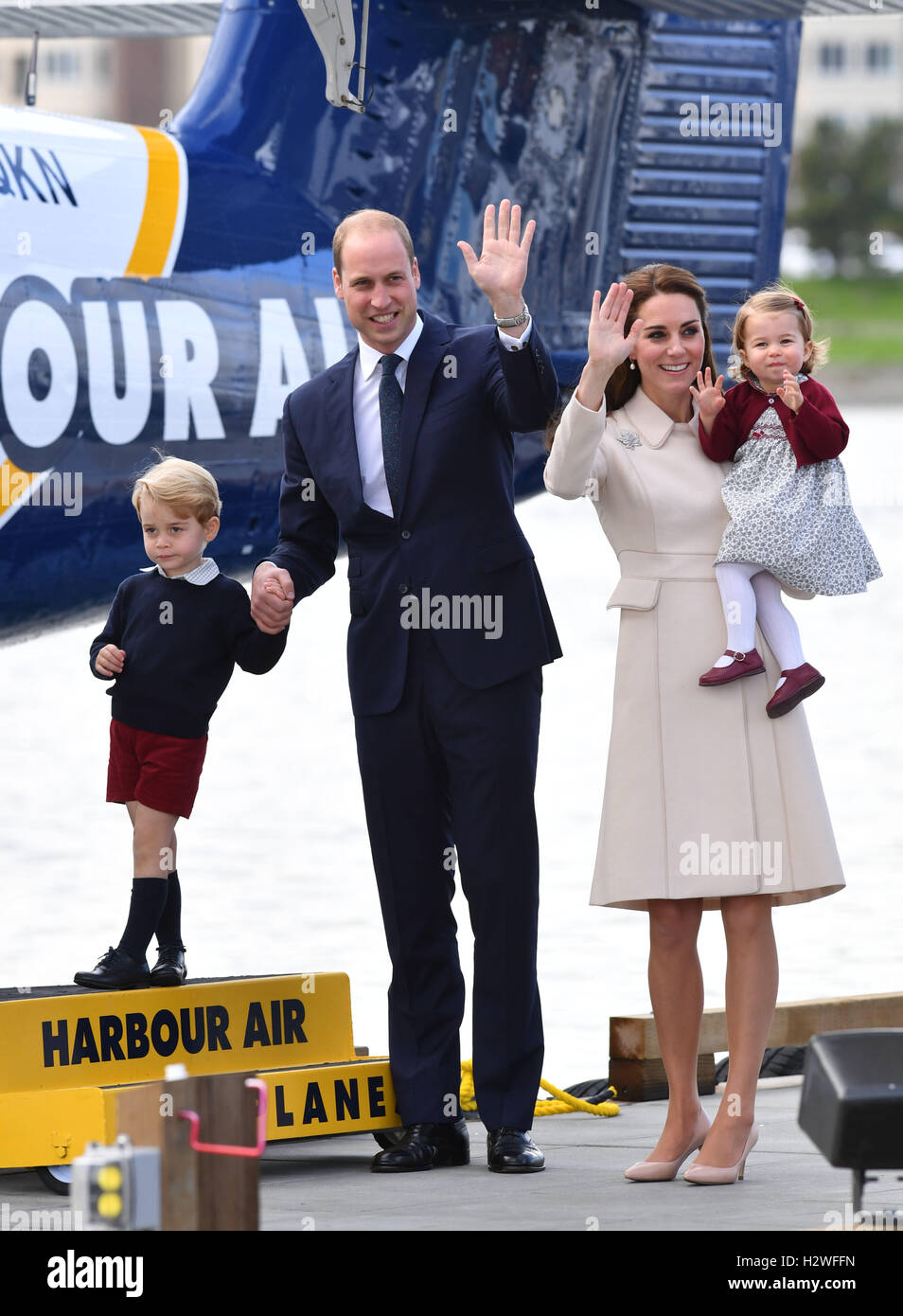 The Duke and Duchess of Cambridge, Prince George and Princess Charlotte ...