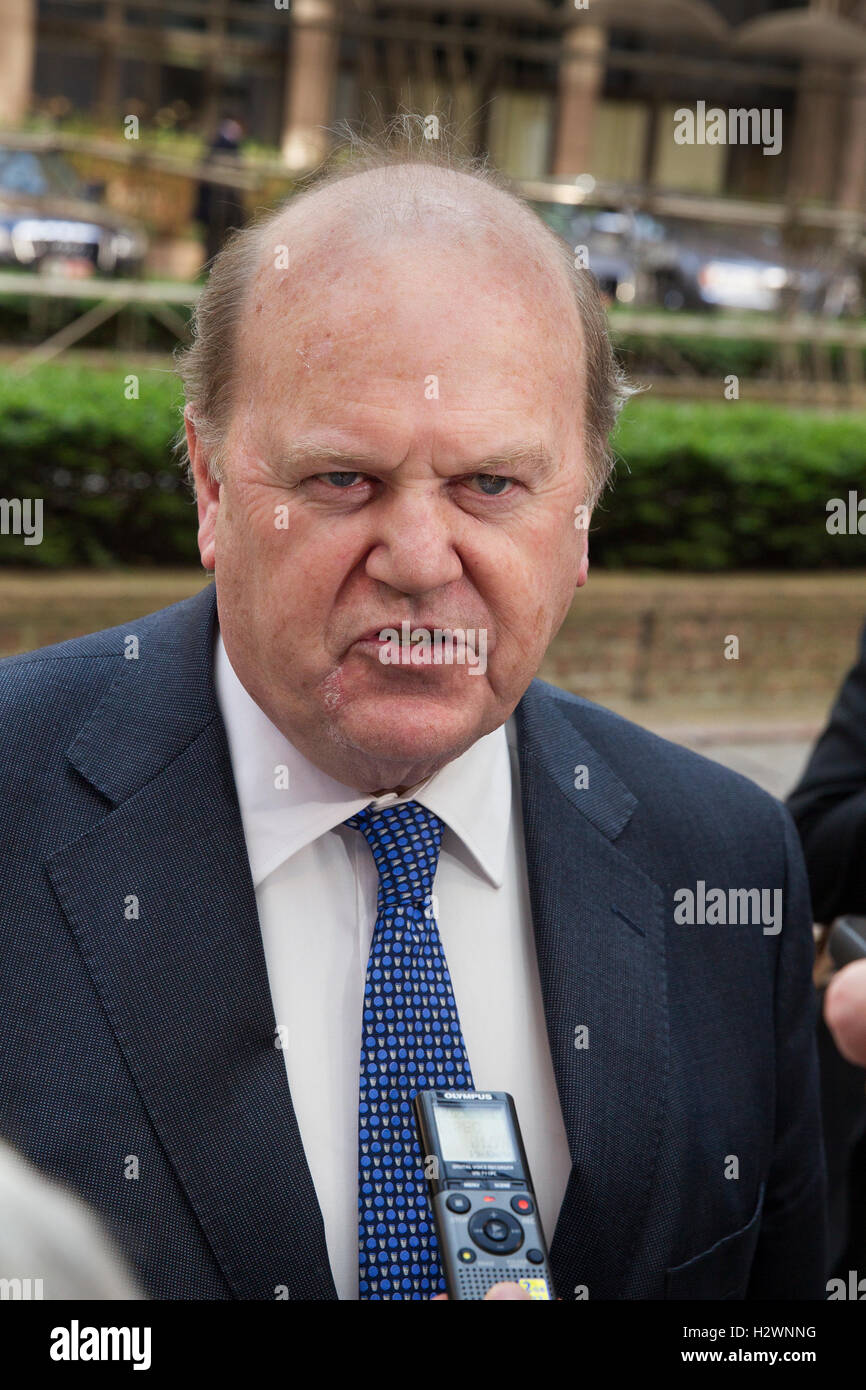 Noonan hi-res stock photography and images - Alamy