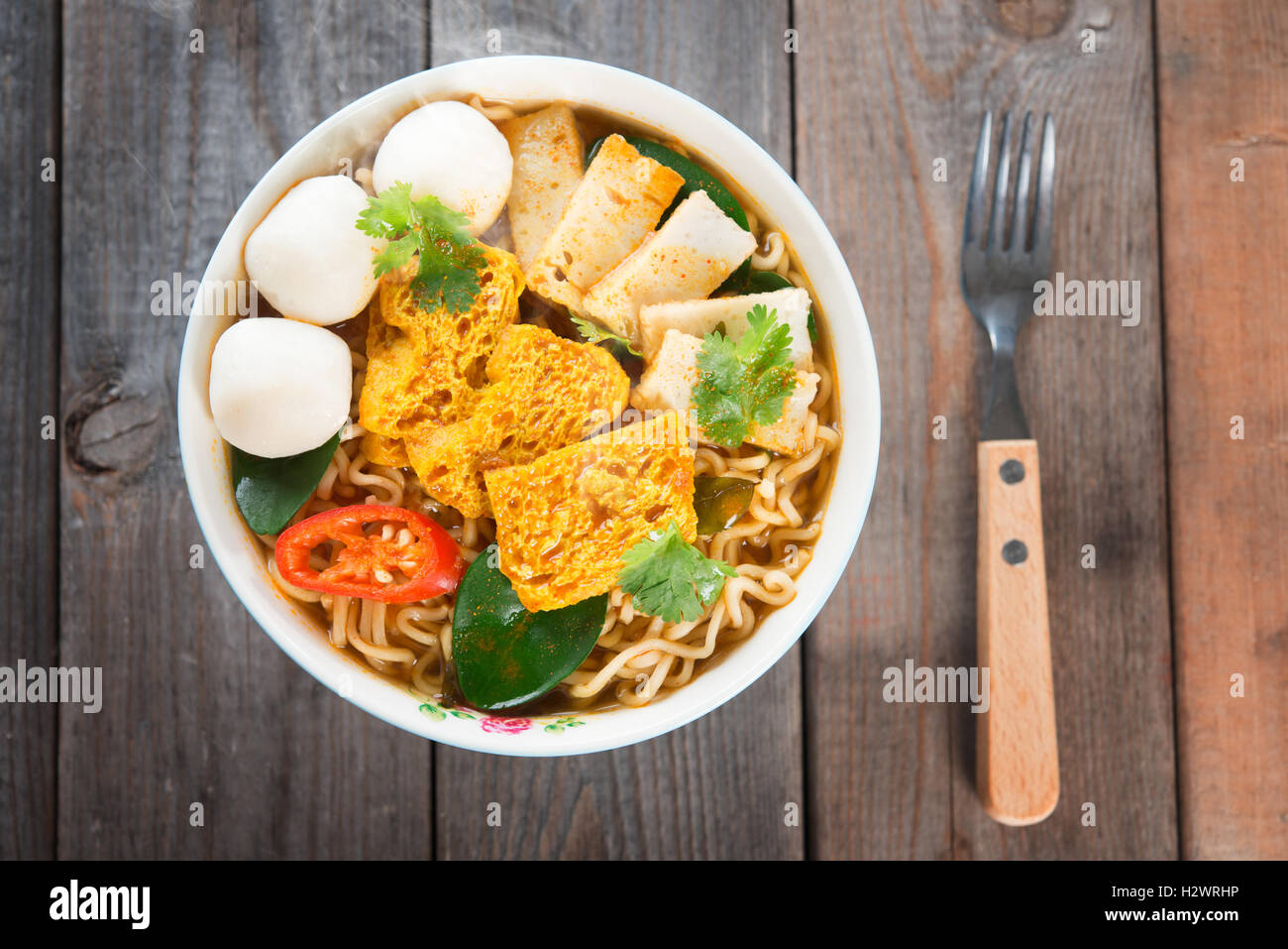 Spicy curry instant noodles Stock Photo - Alamy