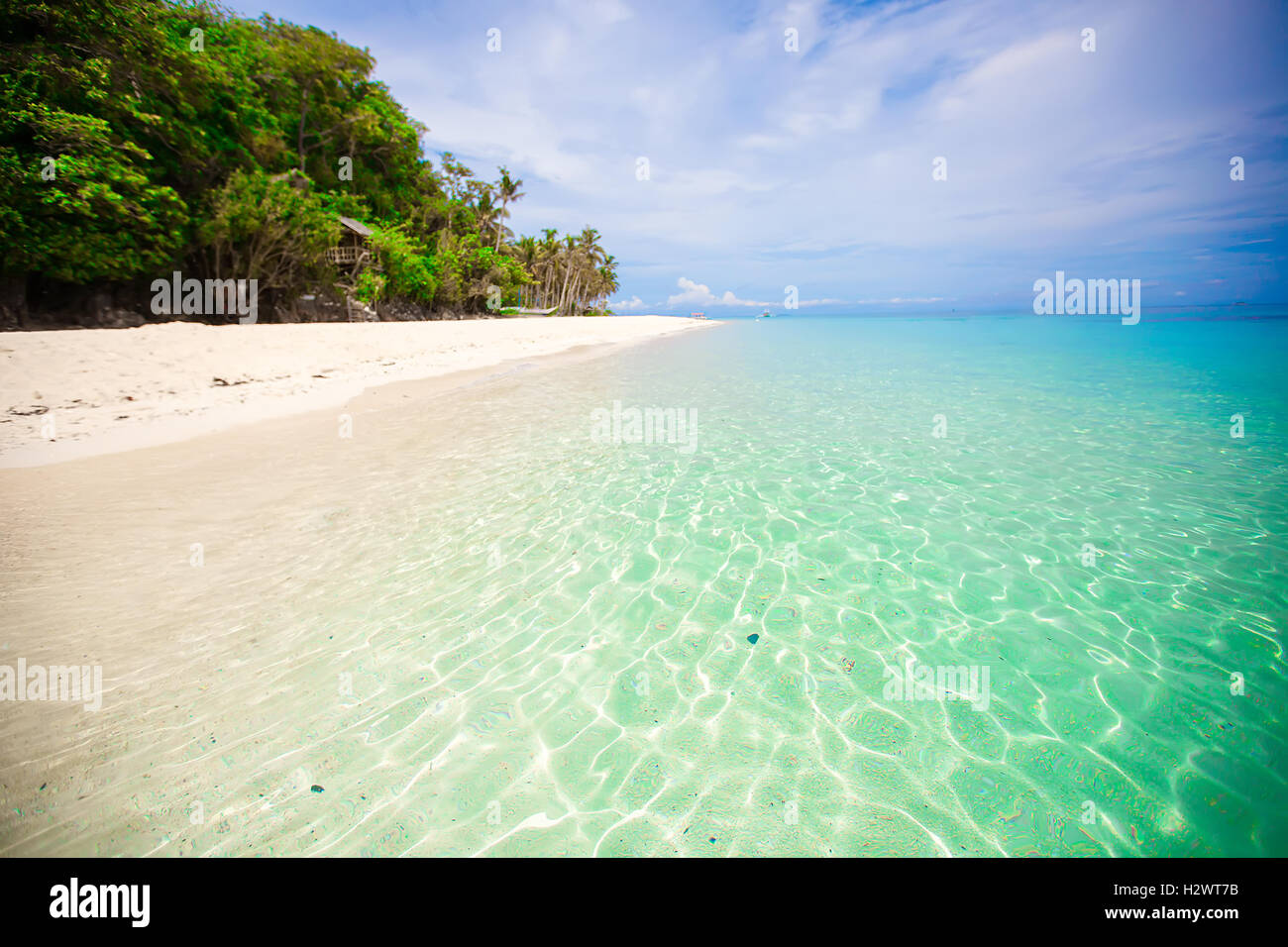 Perfect tropical beach with turquoise water and white sand beaches ...