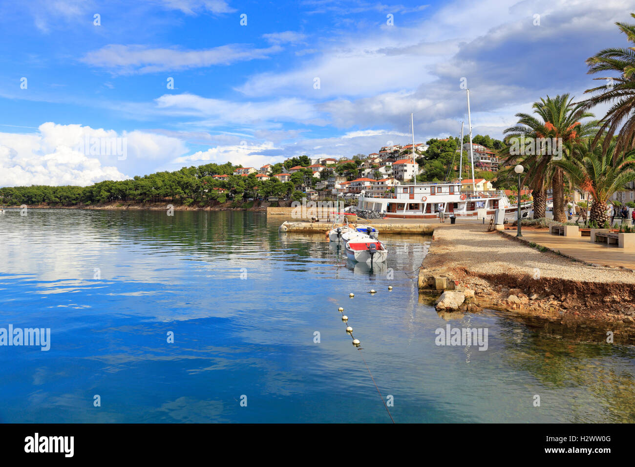 Jelsa harbour, Hvar Island, Croatia, Dalmatia, Dalmatian Coast, Europe ...