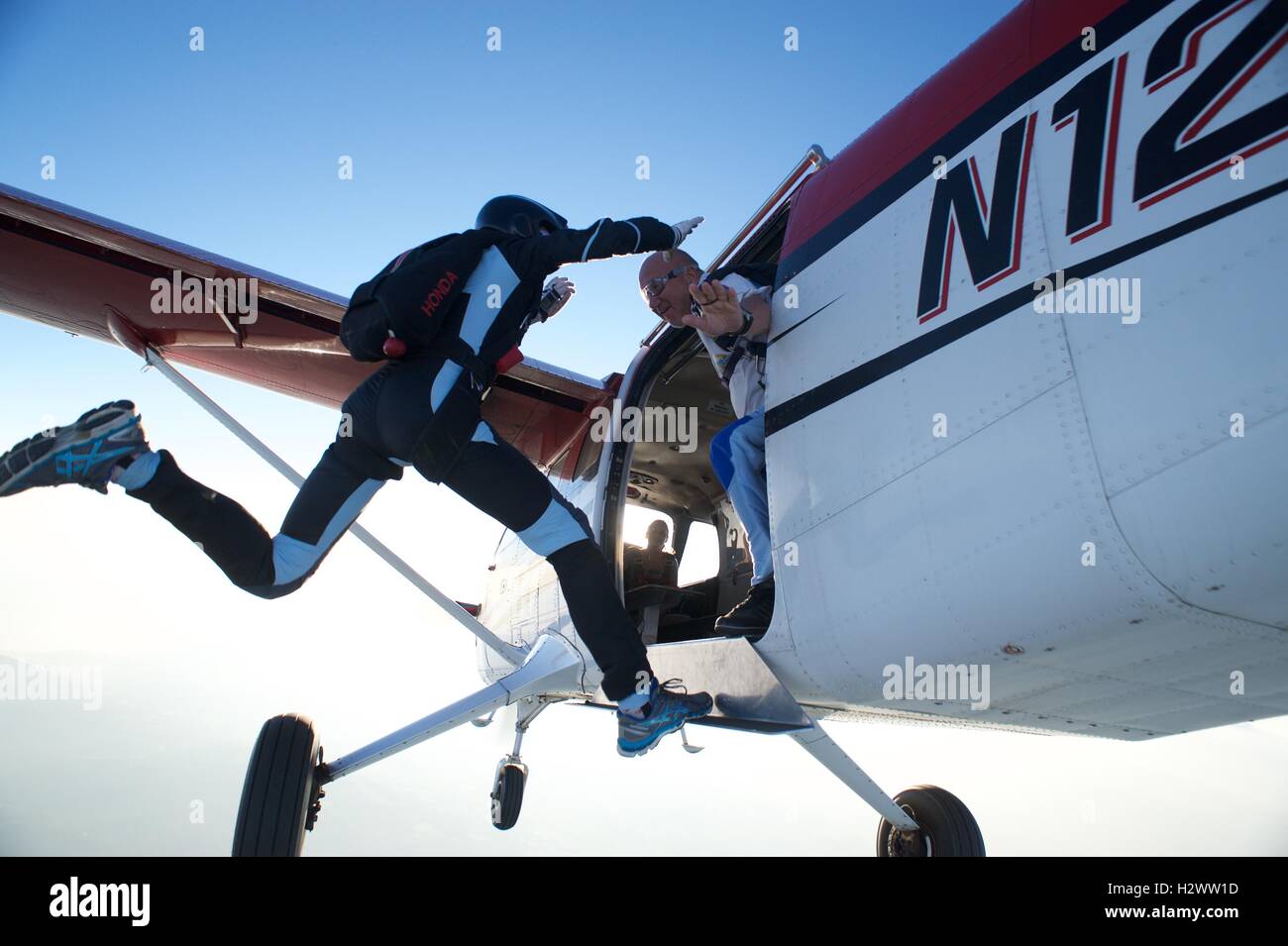 Skydive and airplane hi-res stock photography and images - Alamy