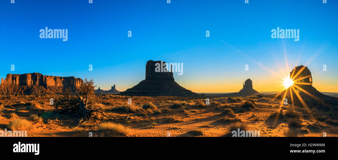 Monument Valley at sunrise, panoramic view Stock Photo - Alamy