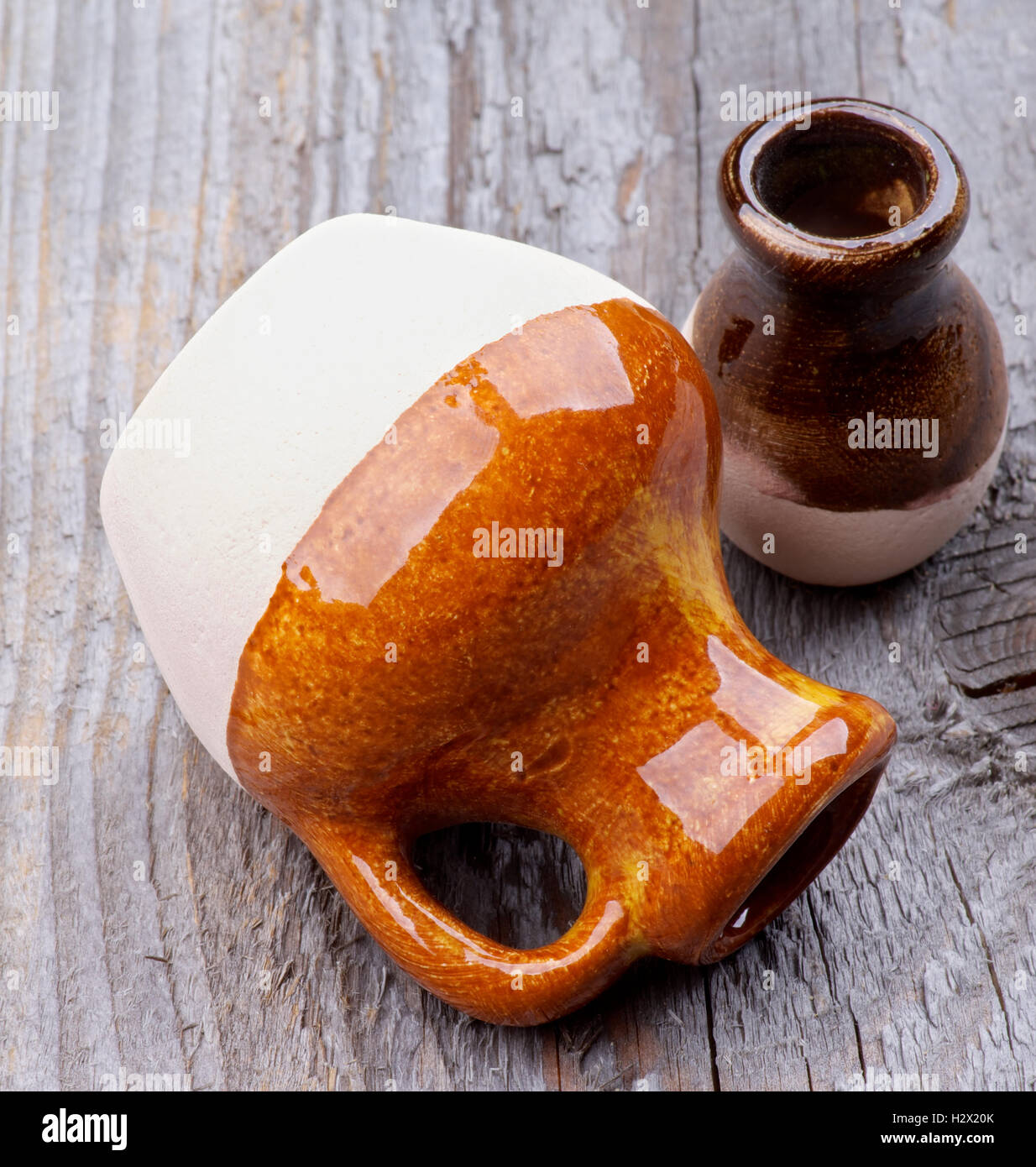 Grey earthenware pottery hi-res stock photography and images - Alamy