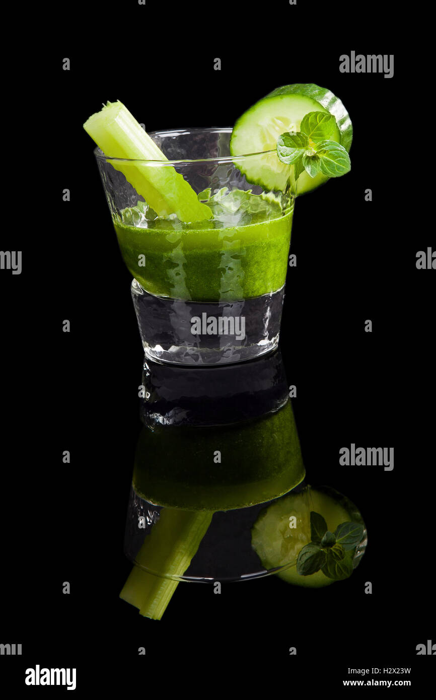 Green fresh juice Stock Photo - Alamy