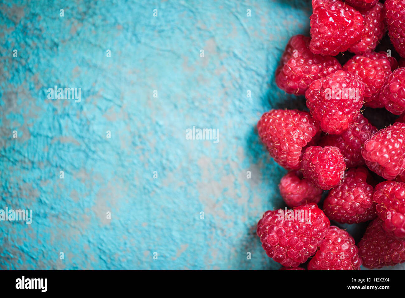 Fresh raspberries border background, overhead view Stock Photo - Alamy