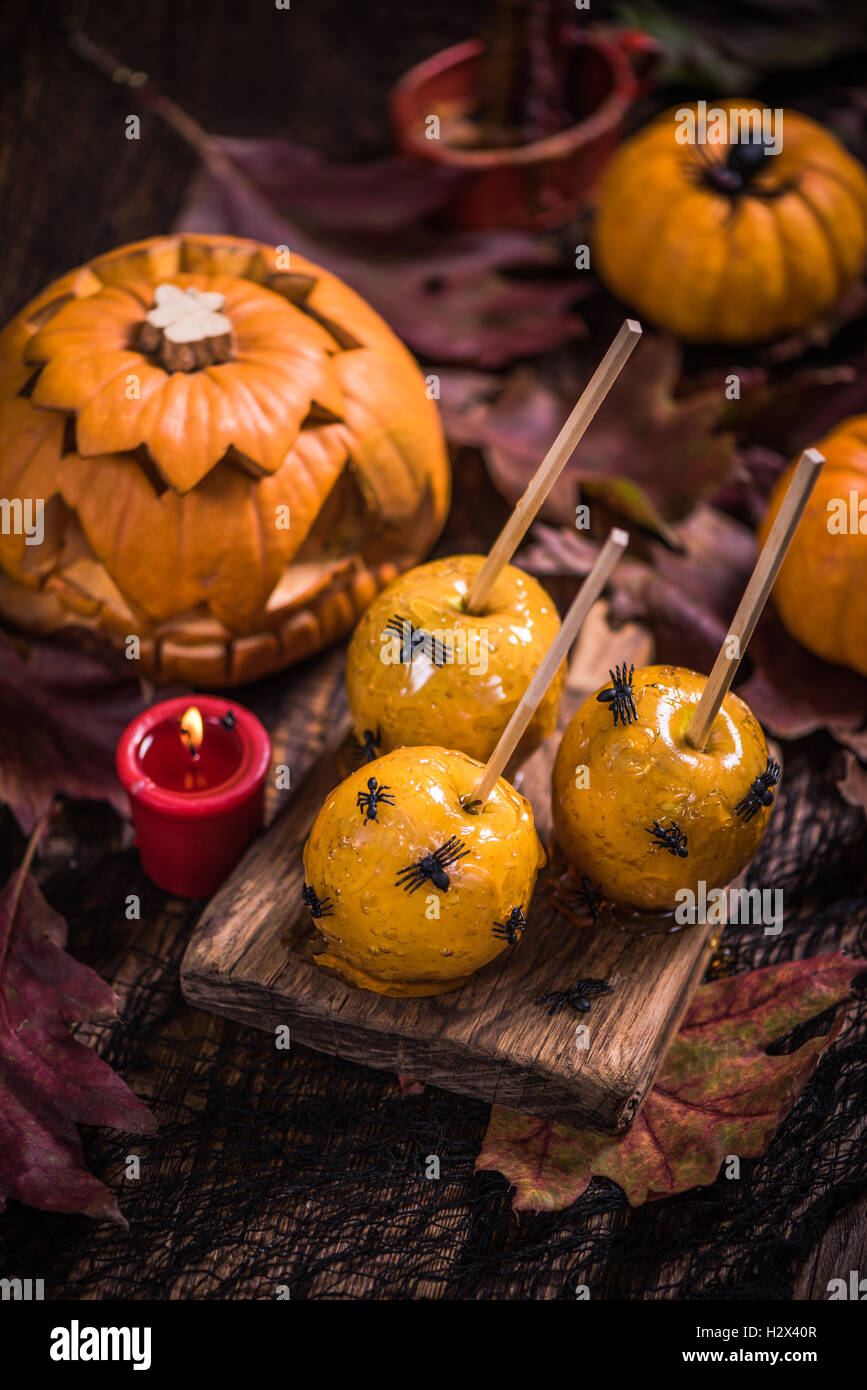 Spooky party Halloween food, apple candy with spiders and worms Stock ...