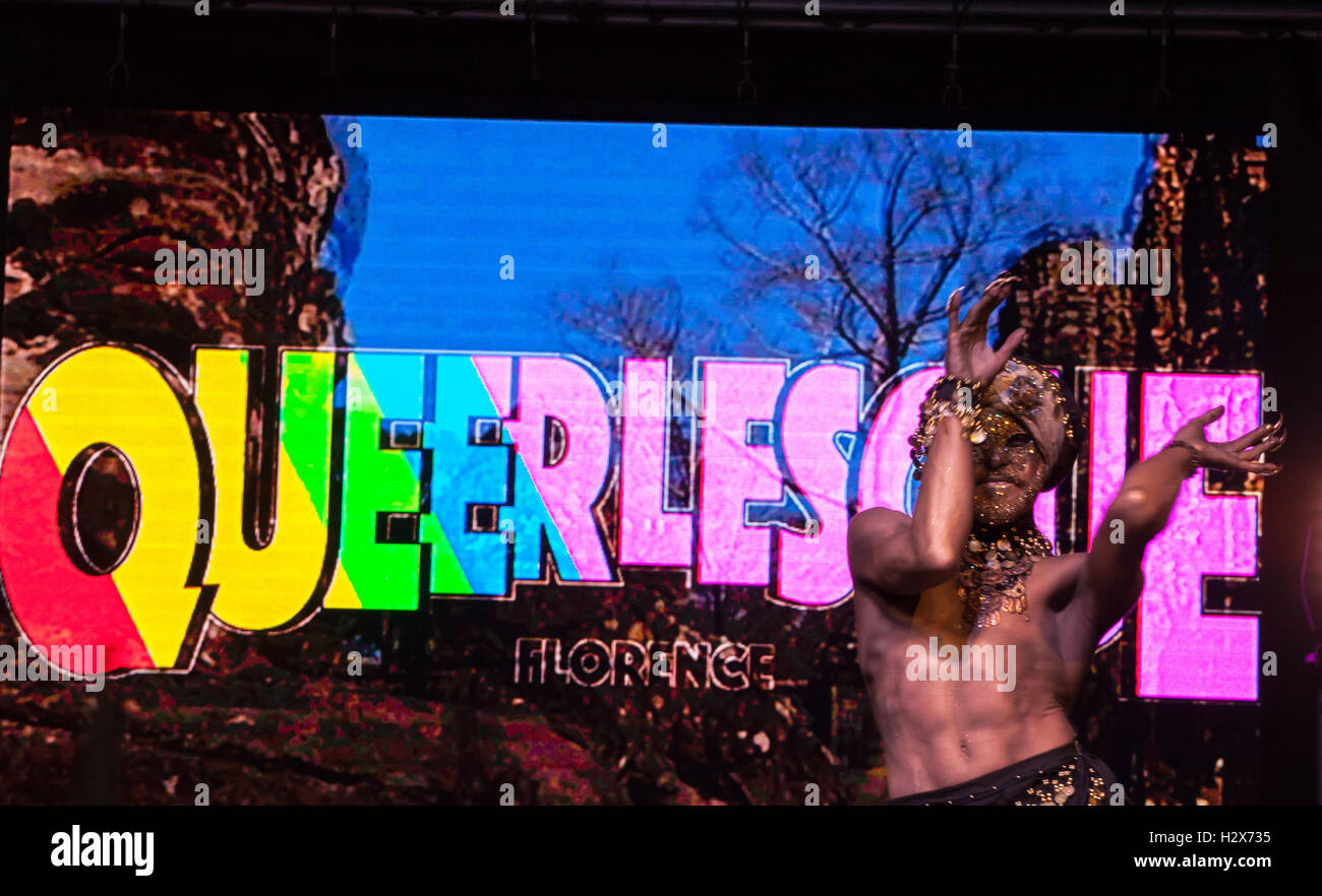 Italian burlesque dancers hi-res stock photography and images - Alamy