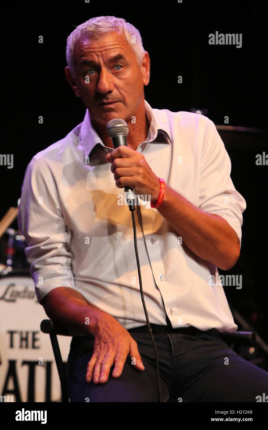 LFC Legends in Hollywood, hosted by TV presenter Peter Mcdowell ...