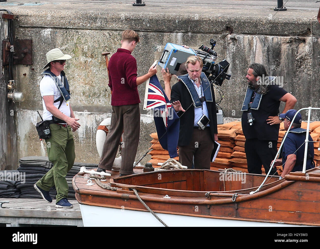 Christopher Nolan directs Mark Rylance, Jack Lowden and Barry Keoghan ...