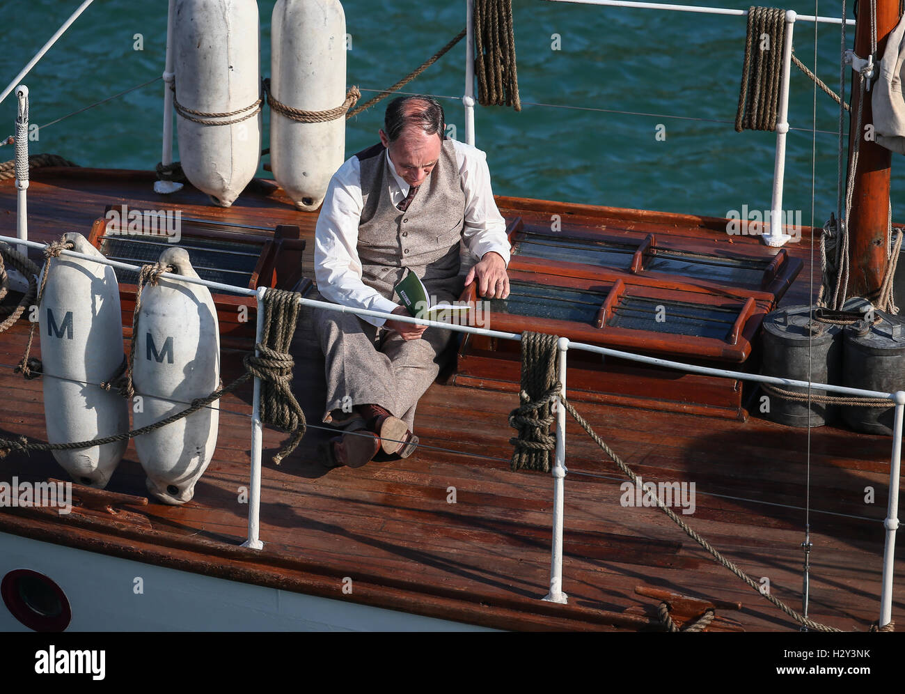 Christopher Nolan directs Mark Rylance, Jack Lowden and Barry Keoghan ...