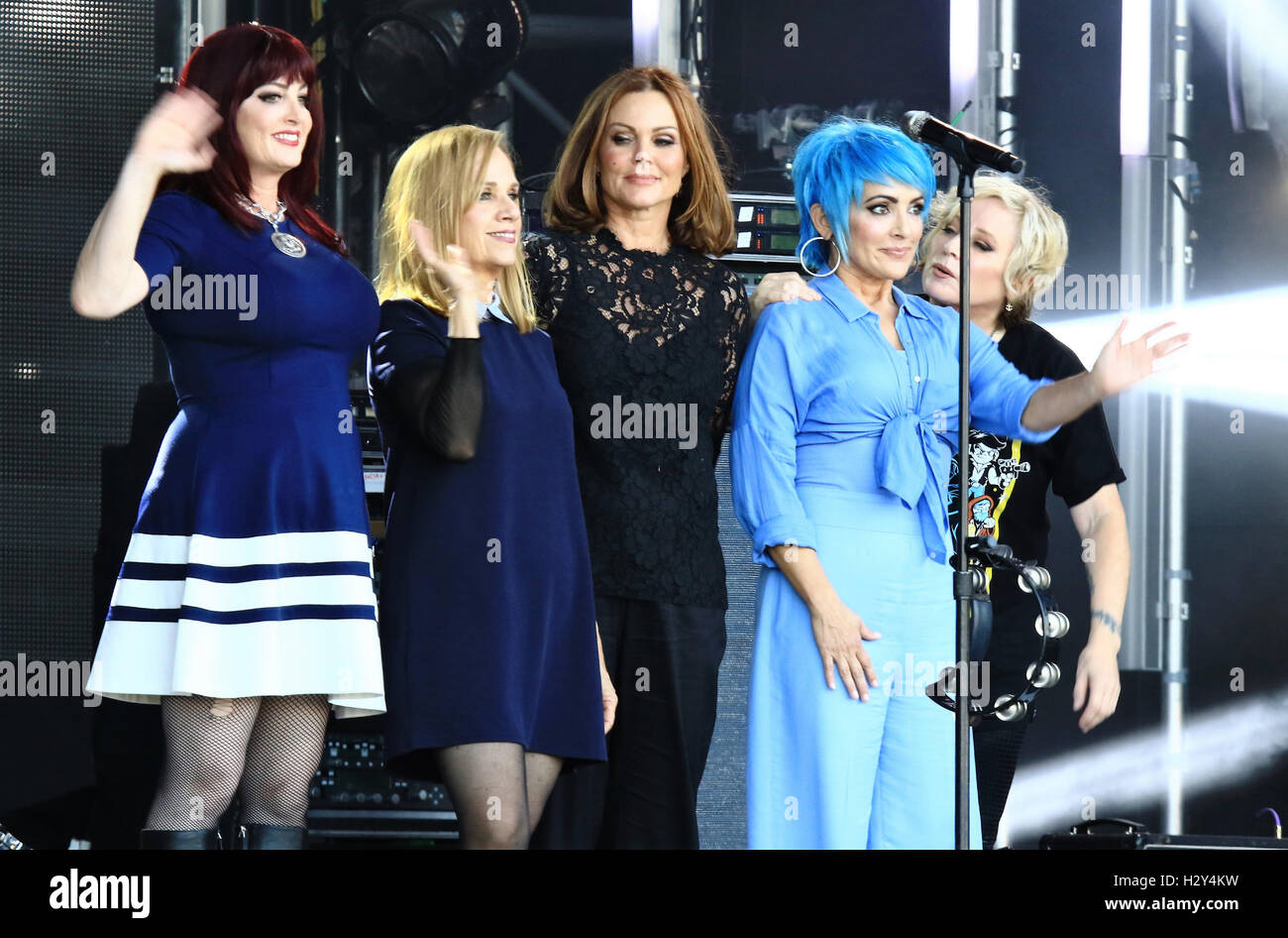 Jimmy kimmel and gina kimmel hi-res stock photography and images - Alamy