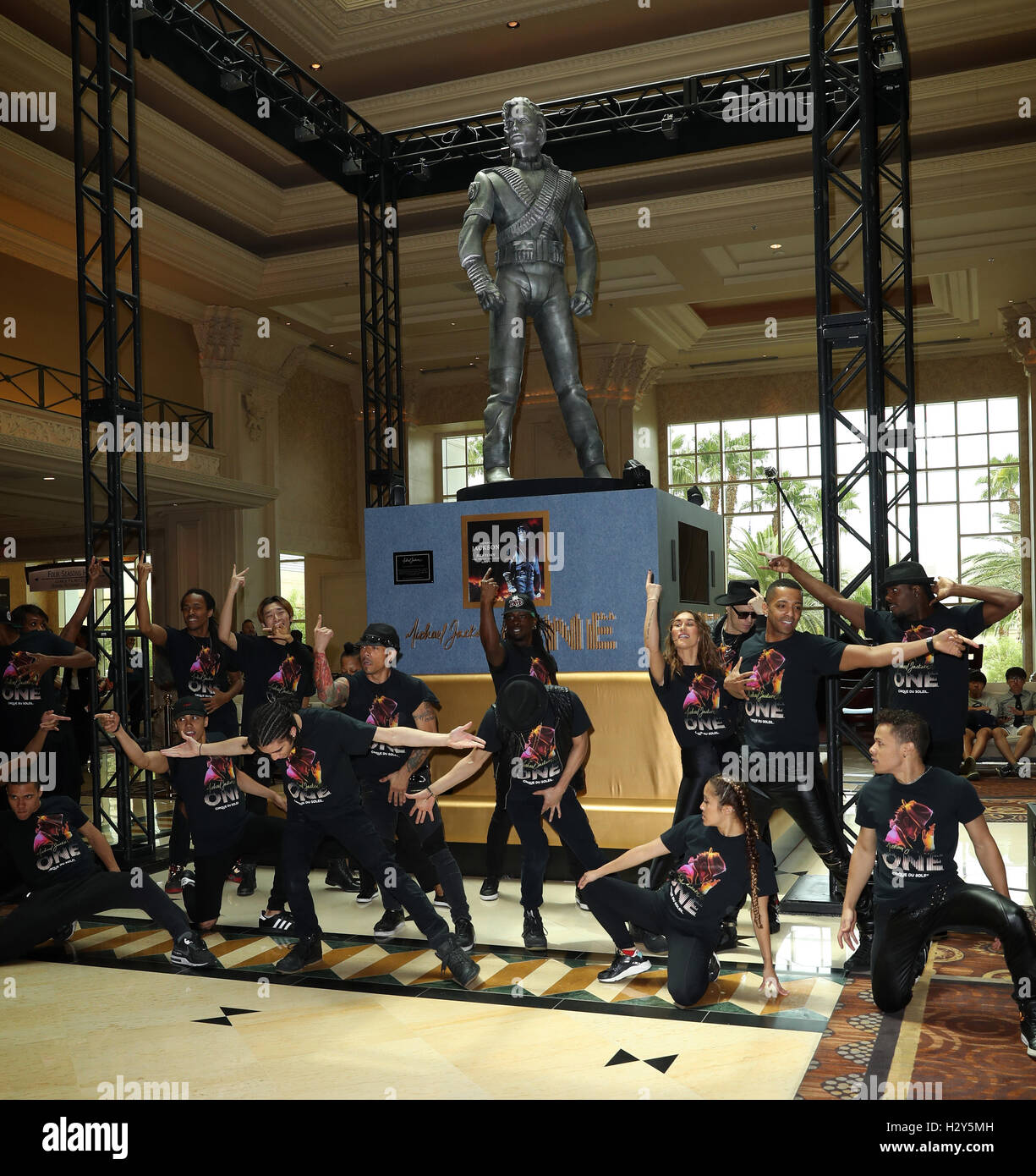 Michael Jackson HIStory Statue to be Unveiled at Mandalay Bay Resort ...