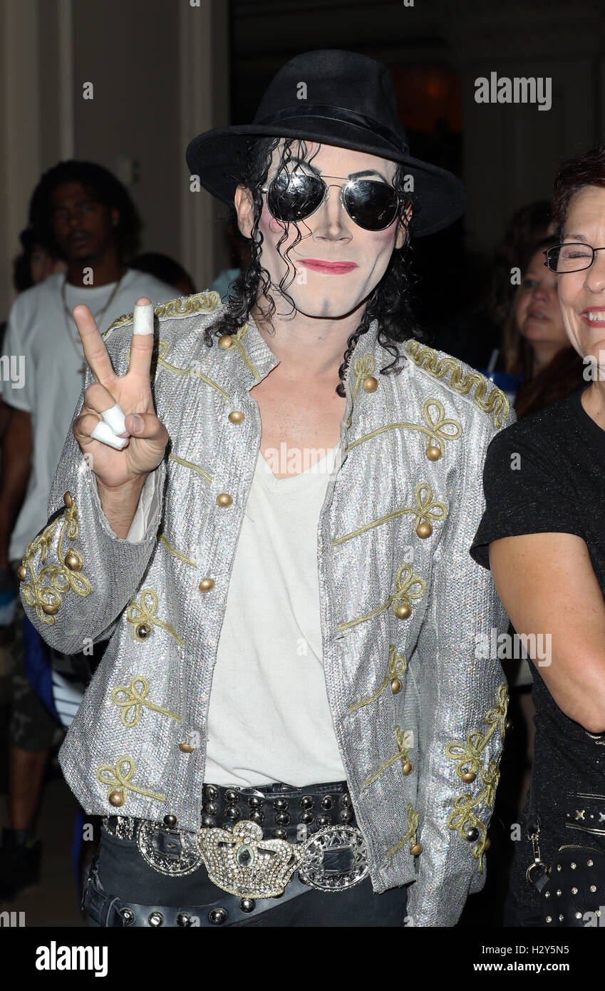 Michael Jackson HIStory Statue to be Unveiled at Mandalay Bay Resort ...