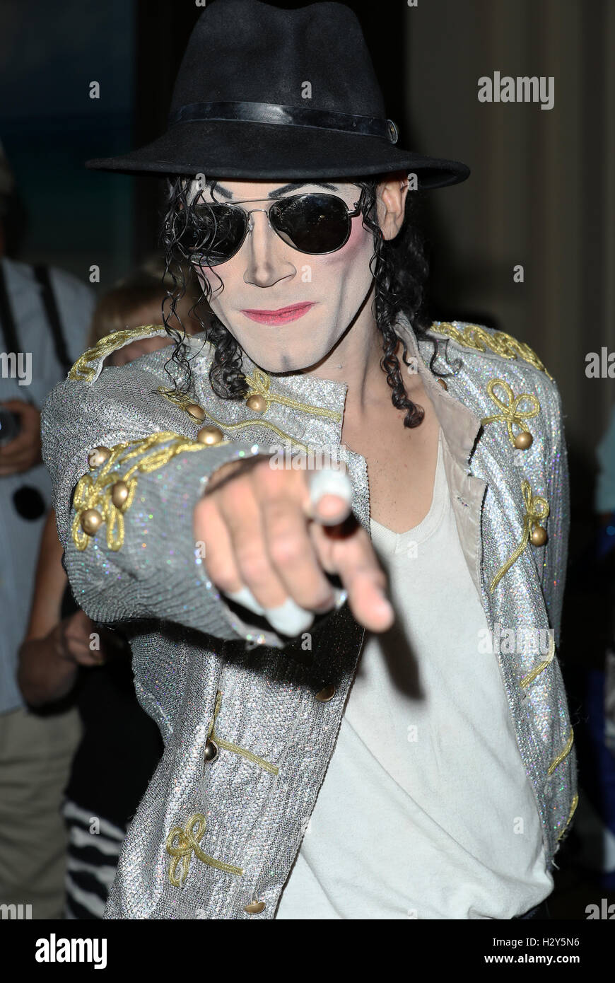 Michael Jackson HIStory Statue to be Unveiled at Mandalay Bay Resort ...