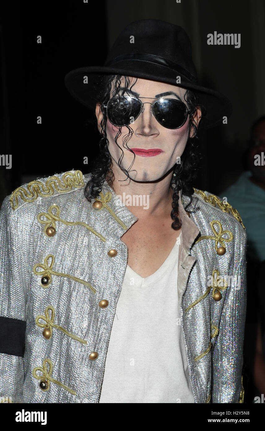 Michael Jackson HIStory Statue to be Unveiled at Mandalay Bay Resort ...