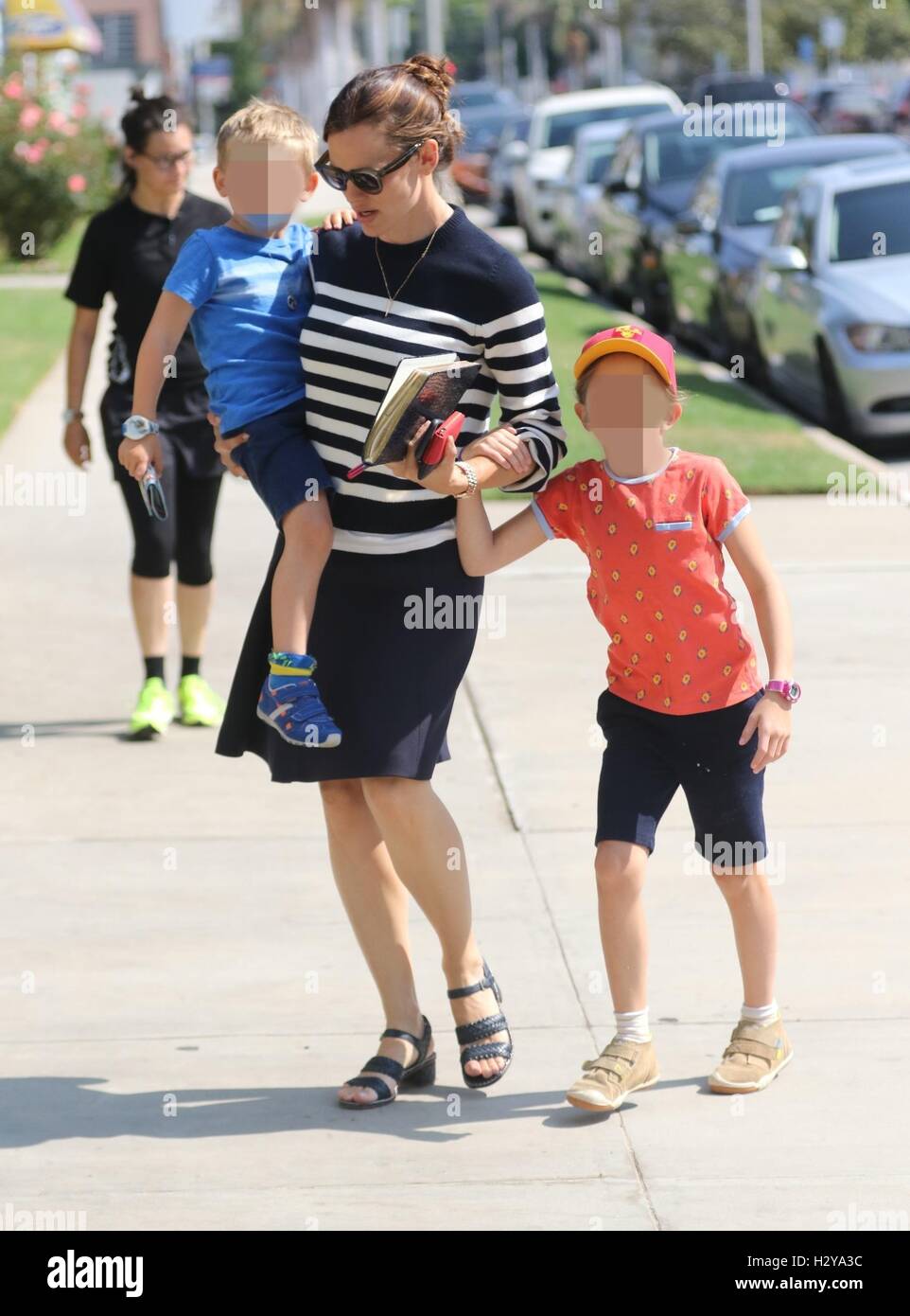 Jennifer Garner takes her children to church Featuring: Jennifer Garner ...
