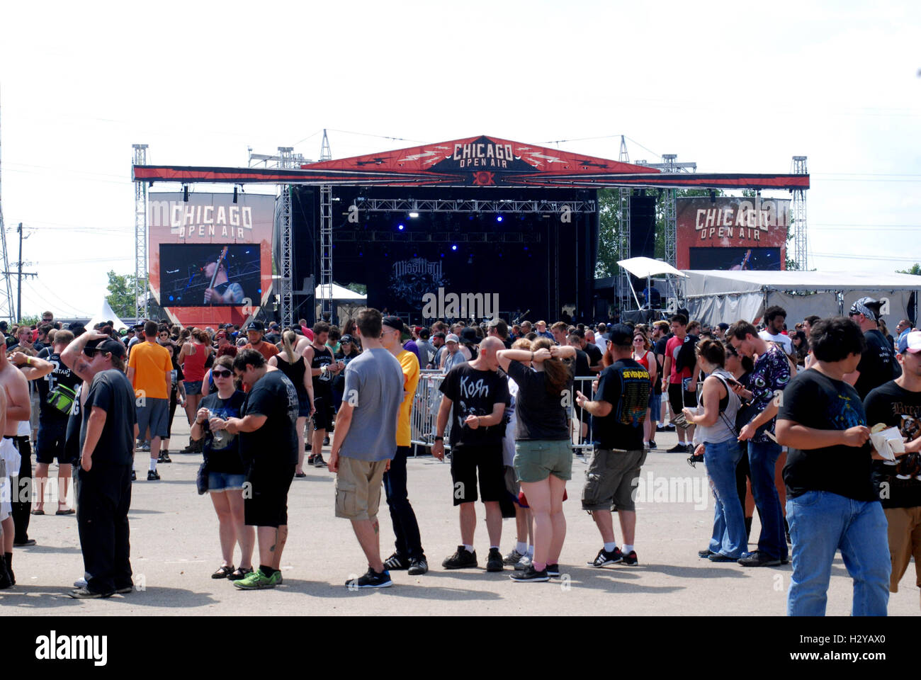Chicago open air festival atmosphere hi-res stock photography and ...