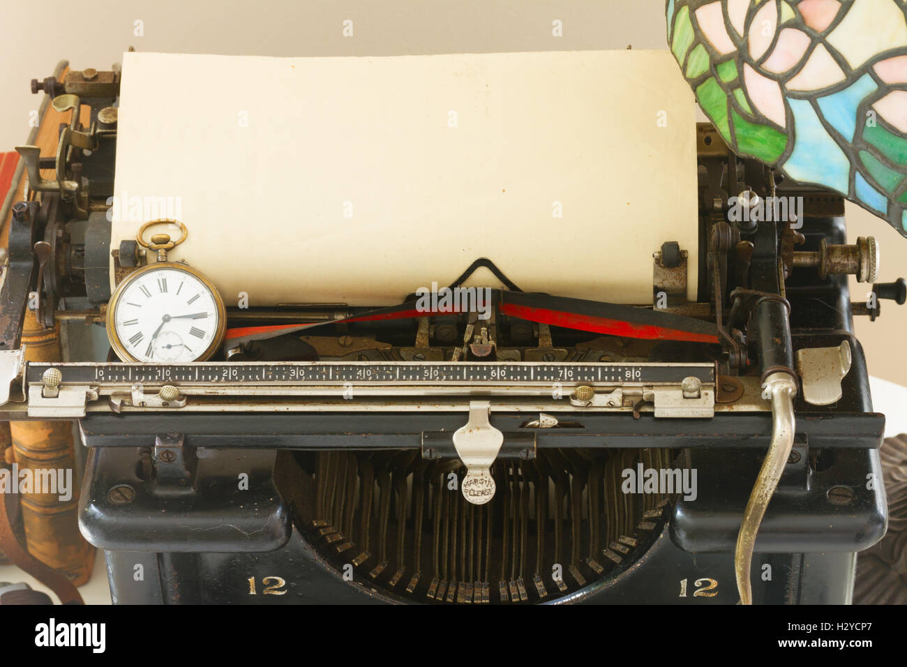 typewriter on table Stock Photo - Alamy