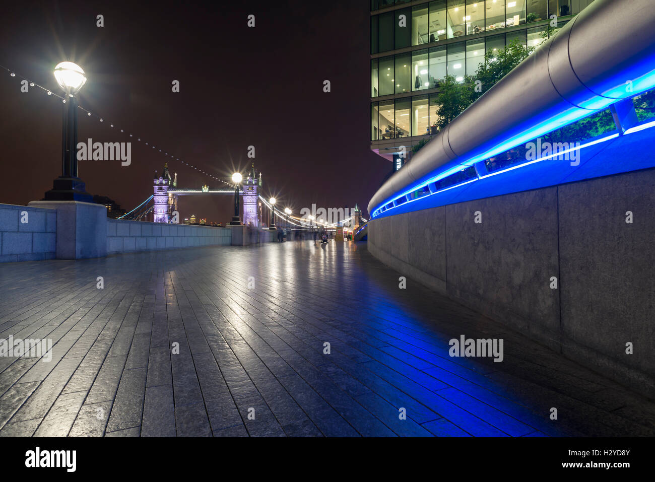London southwark riverside esplanade hi-res stock photography and ...