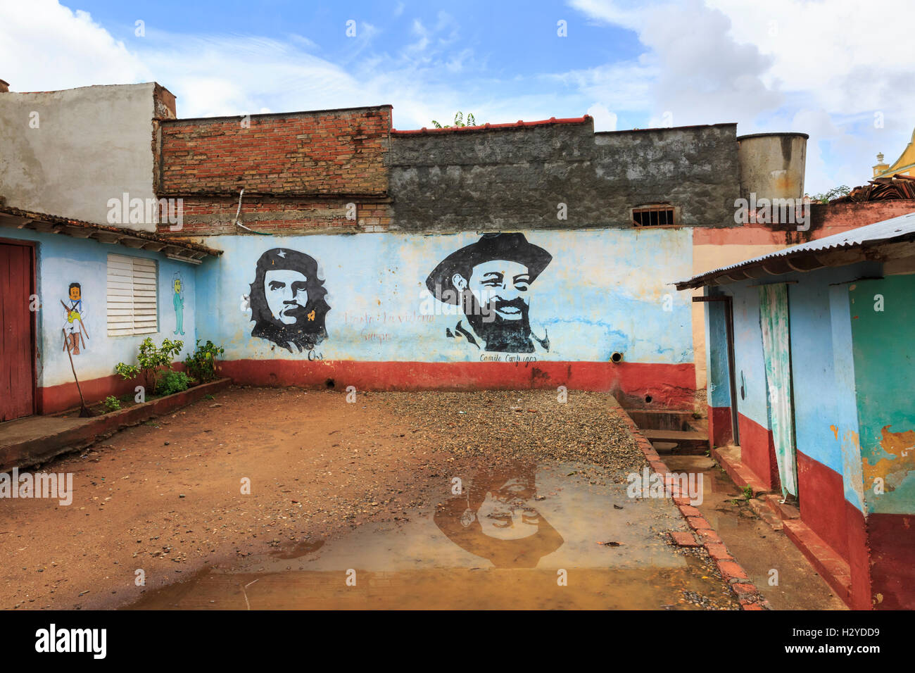 Graffiti paintings in school yard hi-res stock photography and images ...