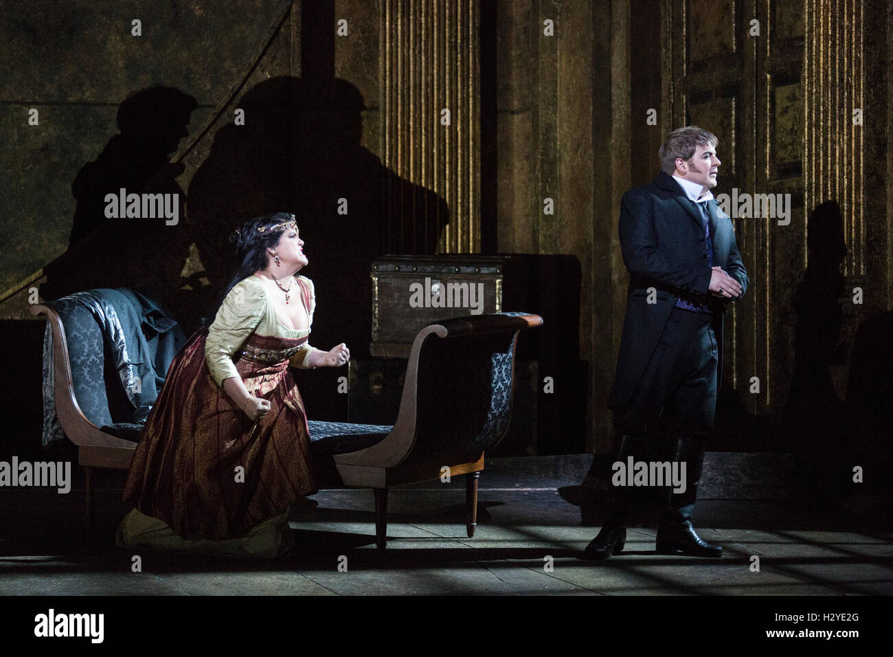 Oper tosca hi-res stock photography and images - Alamy