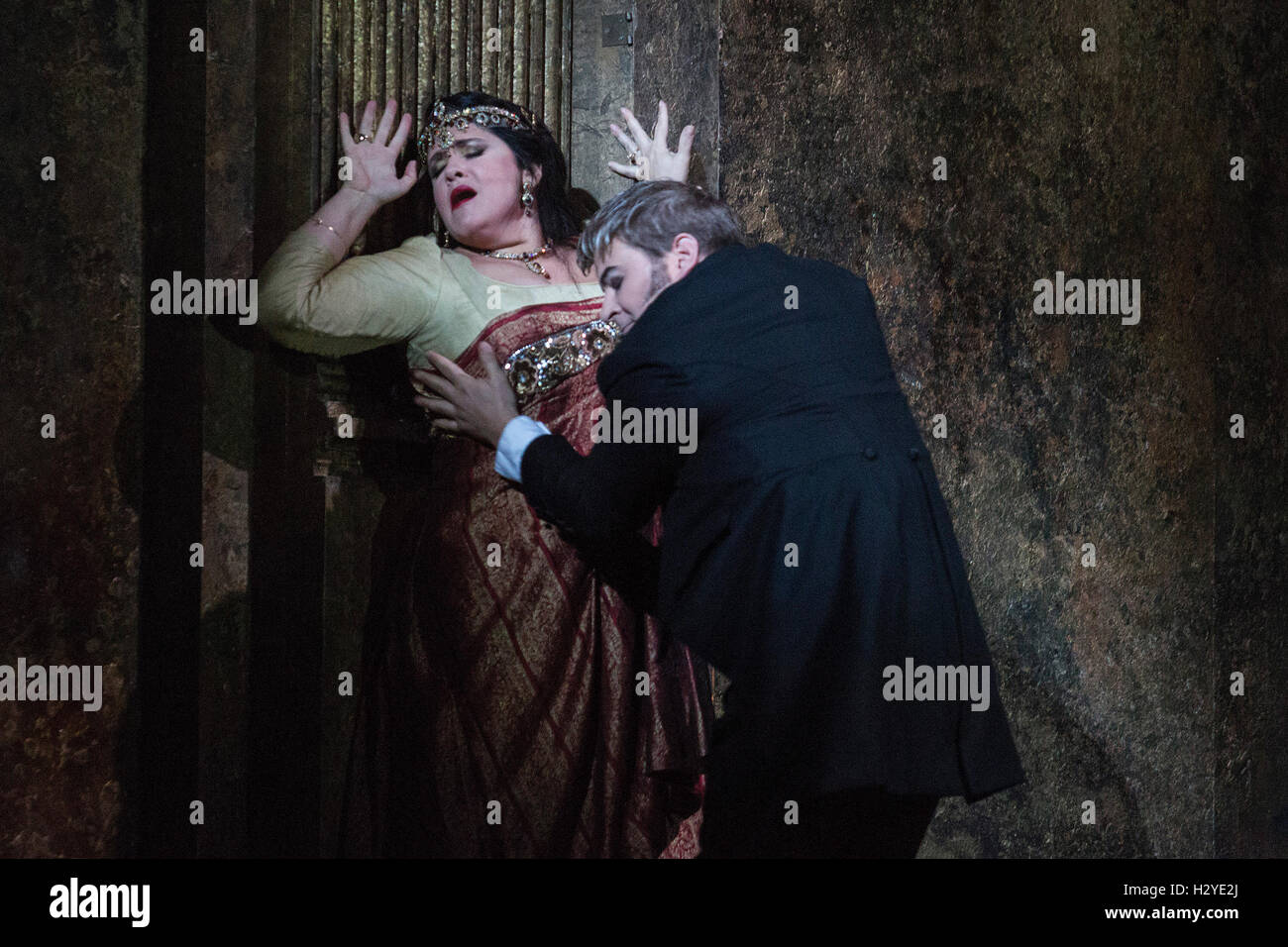 London, UK. 1 October 2016. Keri Alkema as Tosca and Craig Colclough as ...