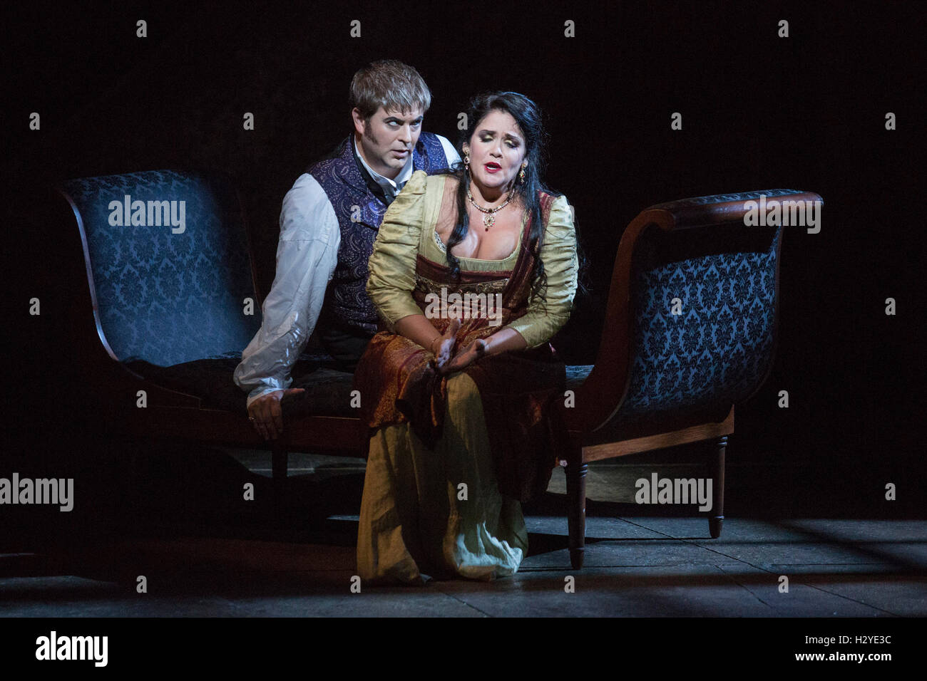 London, UK. 1 October 2016. Keri Alkema as Tosca and Craig Colclough as ...