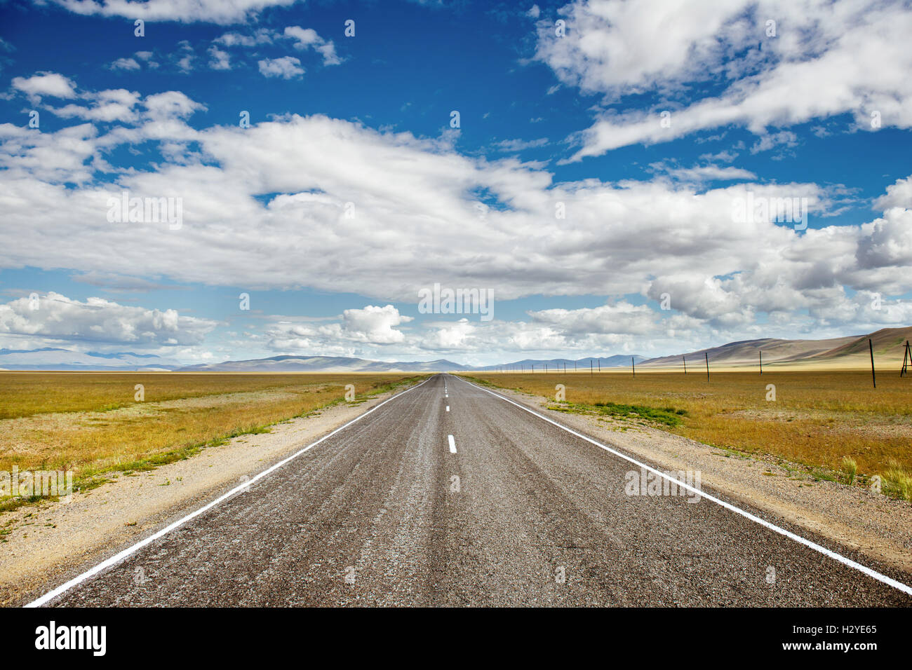 Clear view straight road ahead blue sky hi-res stock photography and ...