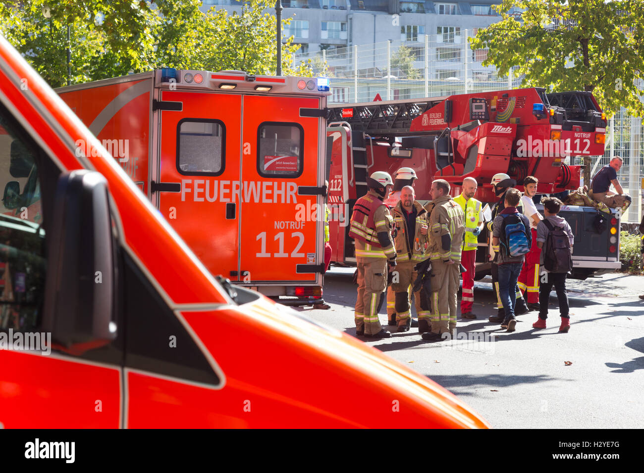 Emergency services team hi-res stock photography and images - Alamy
