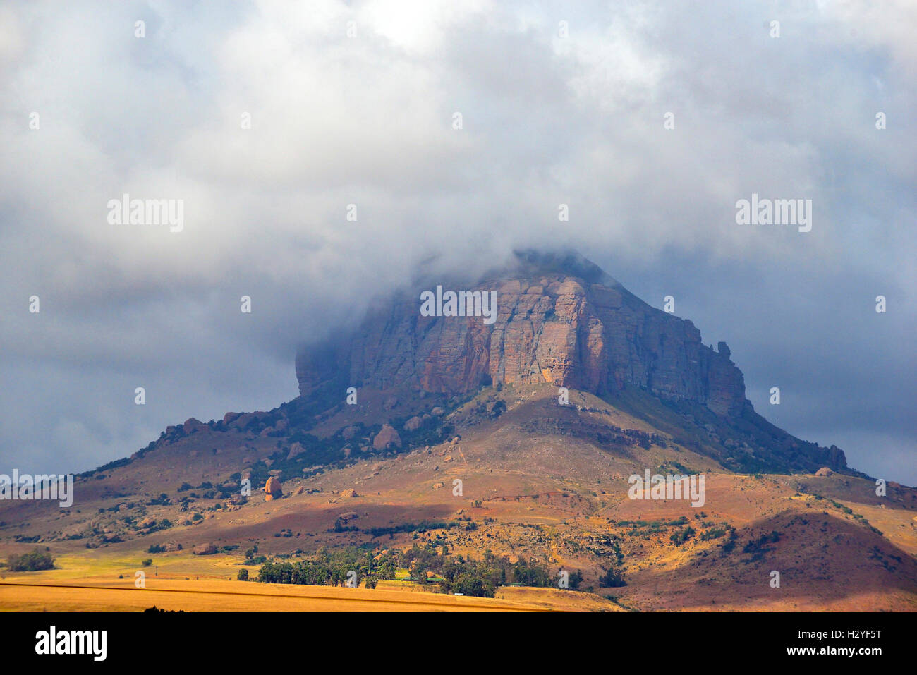 Great escarpment mountains south africa hi-res stock photography and ...