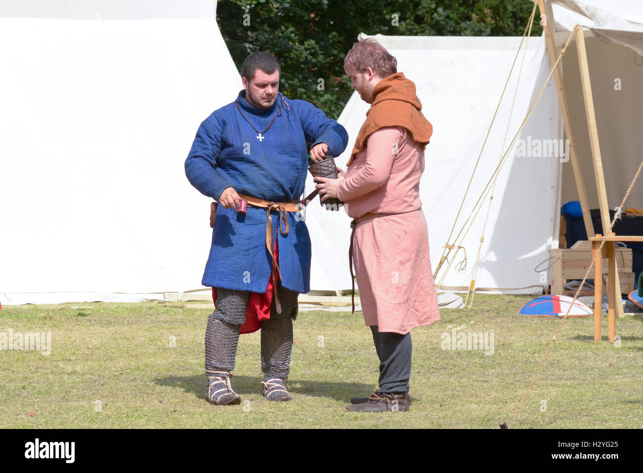 Large group of knights hi-res stock photography and images - Alamy