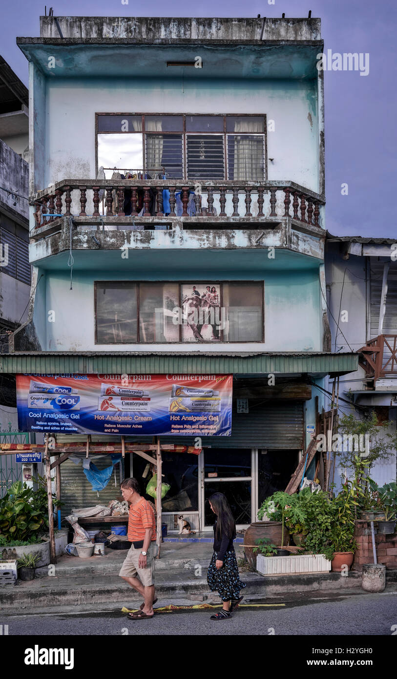 Rundown structures hi-res stock photography and images - Alamy