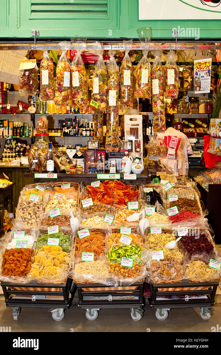 Colourful market stall italy hi-res stock photography and images - Alamy