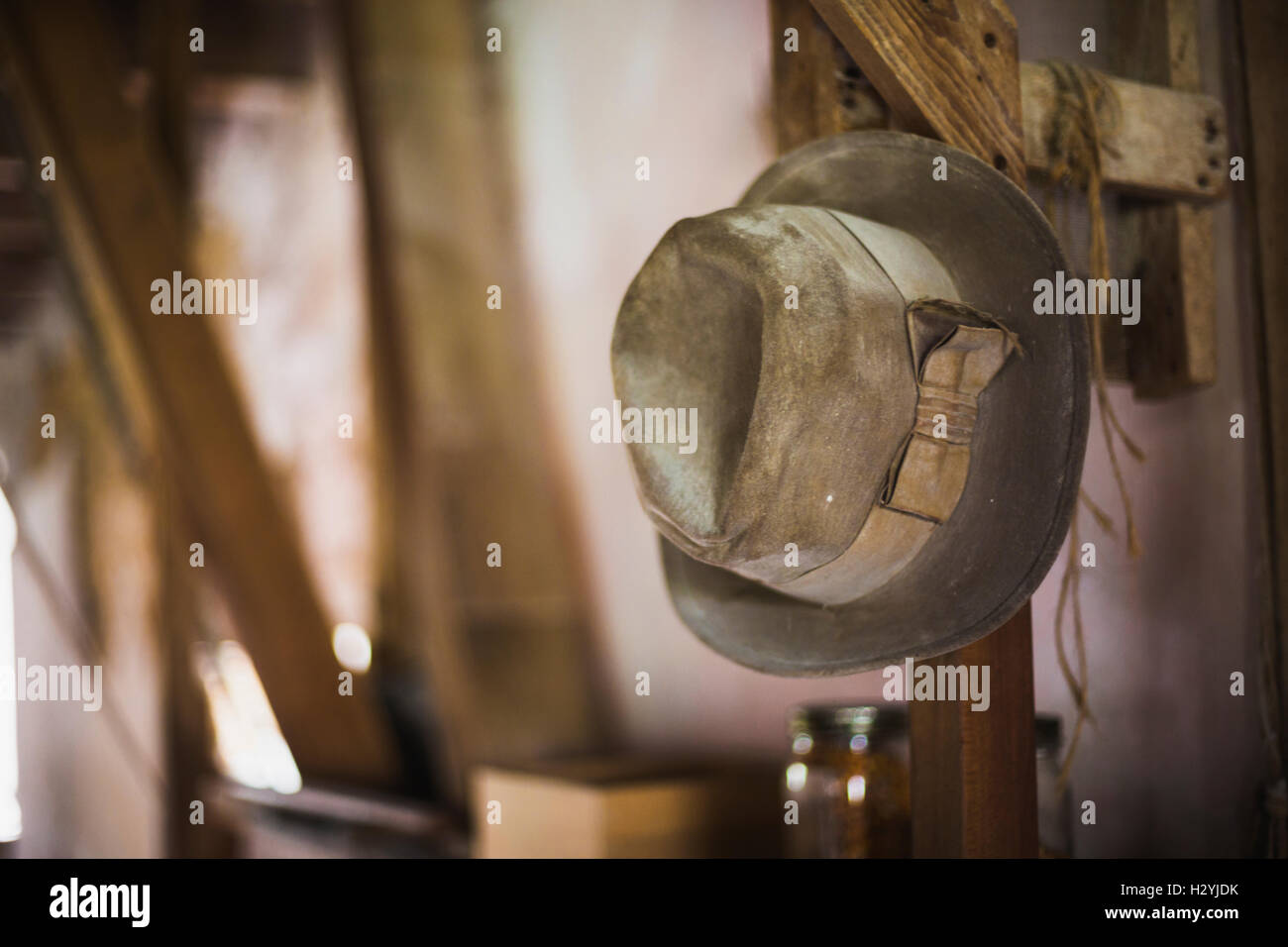 Aged Amish hat Stock Photo - Alamy